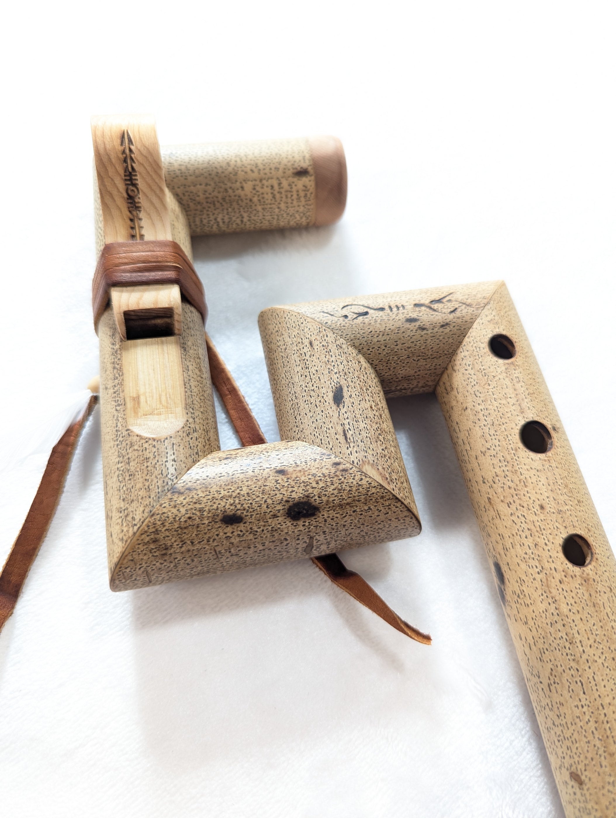 Leo Flutes - Folded Bamboo Flutes - Native American-Style Flute [F-C# ...